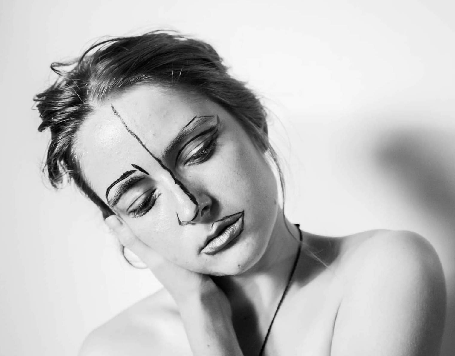 Anna Lakó – SAPIENS